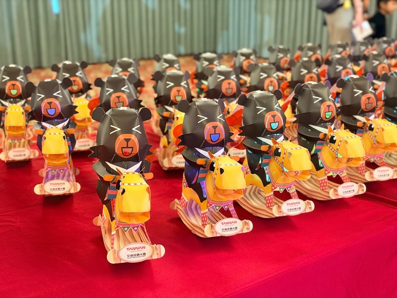 Handlaternen für das Laternenfest 2026 zeigen OhBear auf einem ...