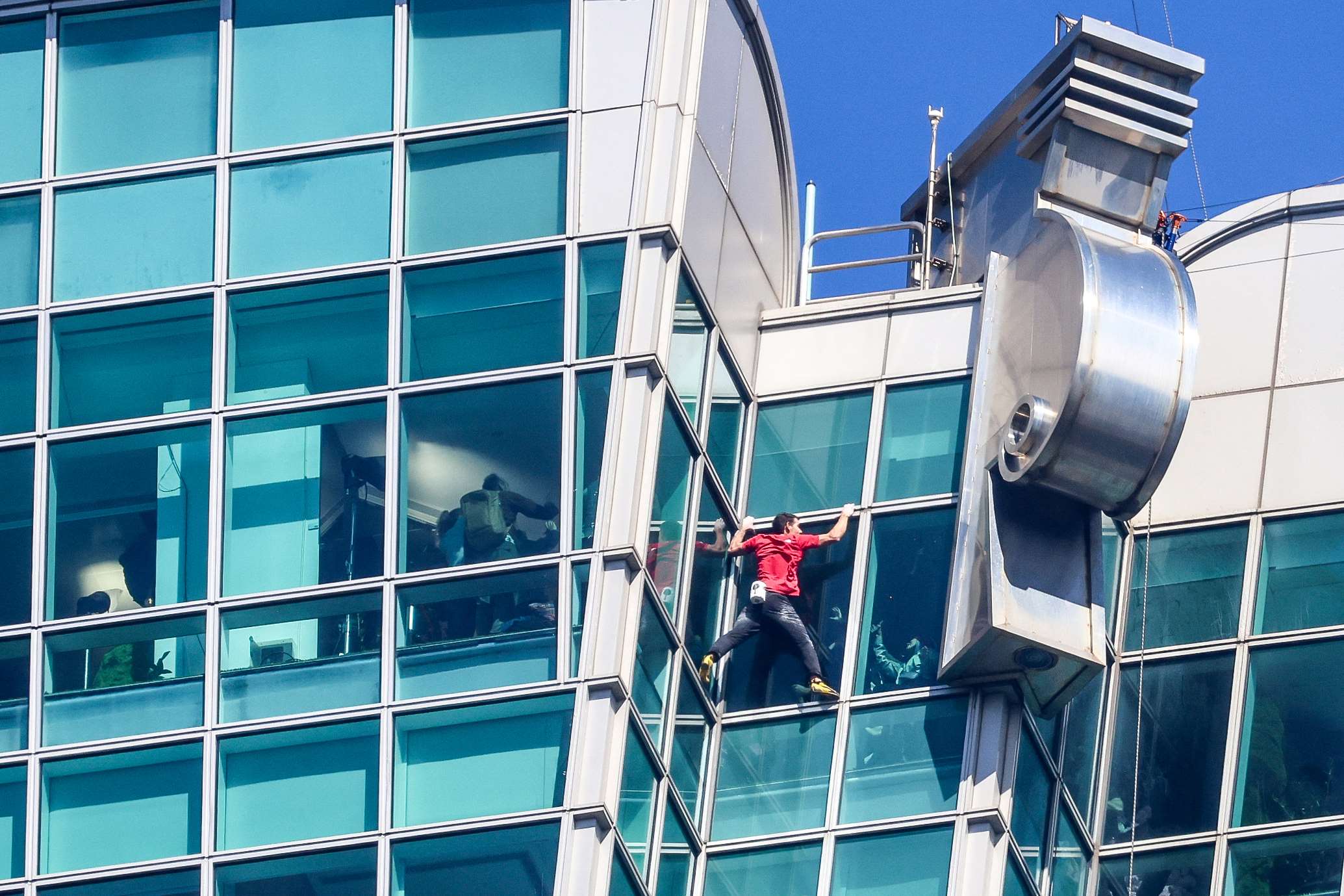 WATCH: Taiwan 4K camera captures Alex Honnold’s Taipei 101 climb from ...