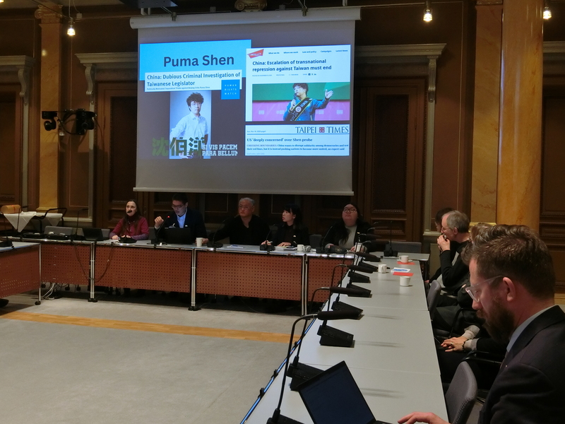 Le militant taïwanais Lee Ming-che en défenseur des libertés devant le Parlement suédois ...