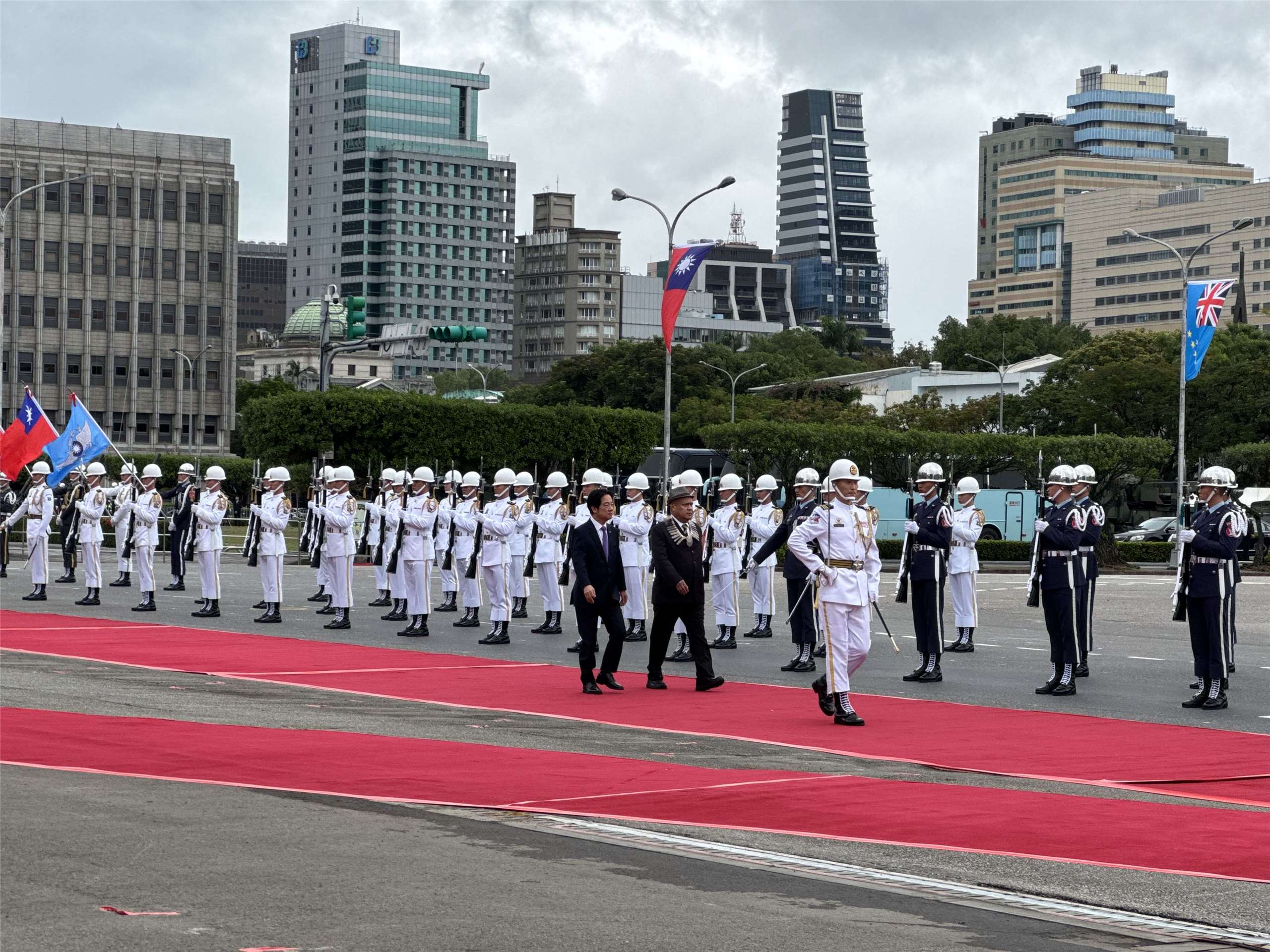 Upacara Kemiliteran Sambut PM Feleti Teo ke Taiwan, Presiden Lai ...