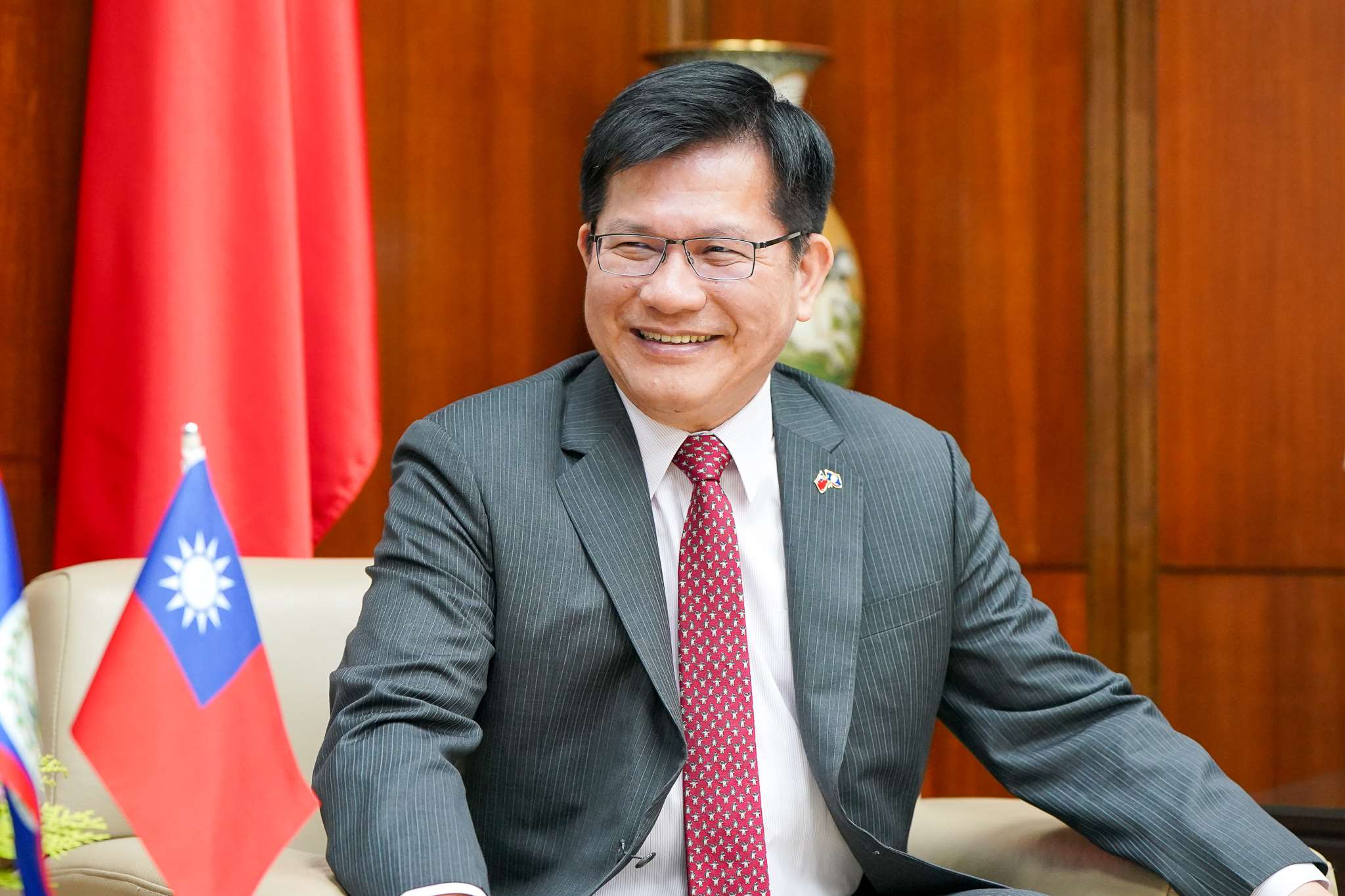 Menlu Lin Memulai Kunjungan ke Eropa di Ceko, Kemenlu: Promosikan ...