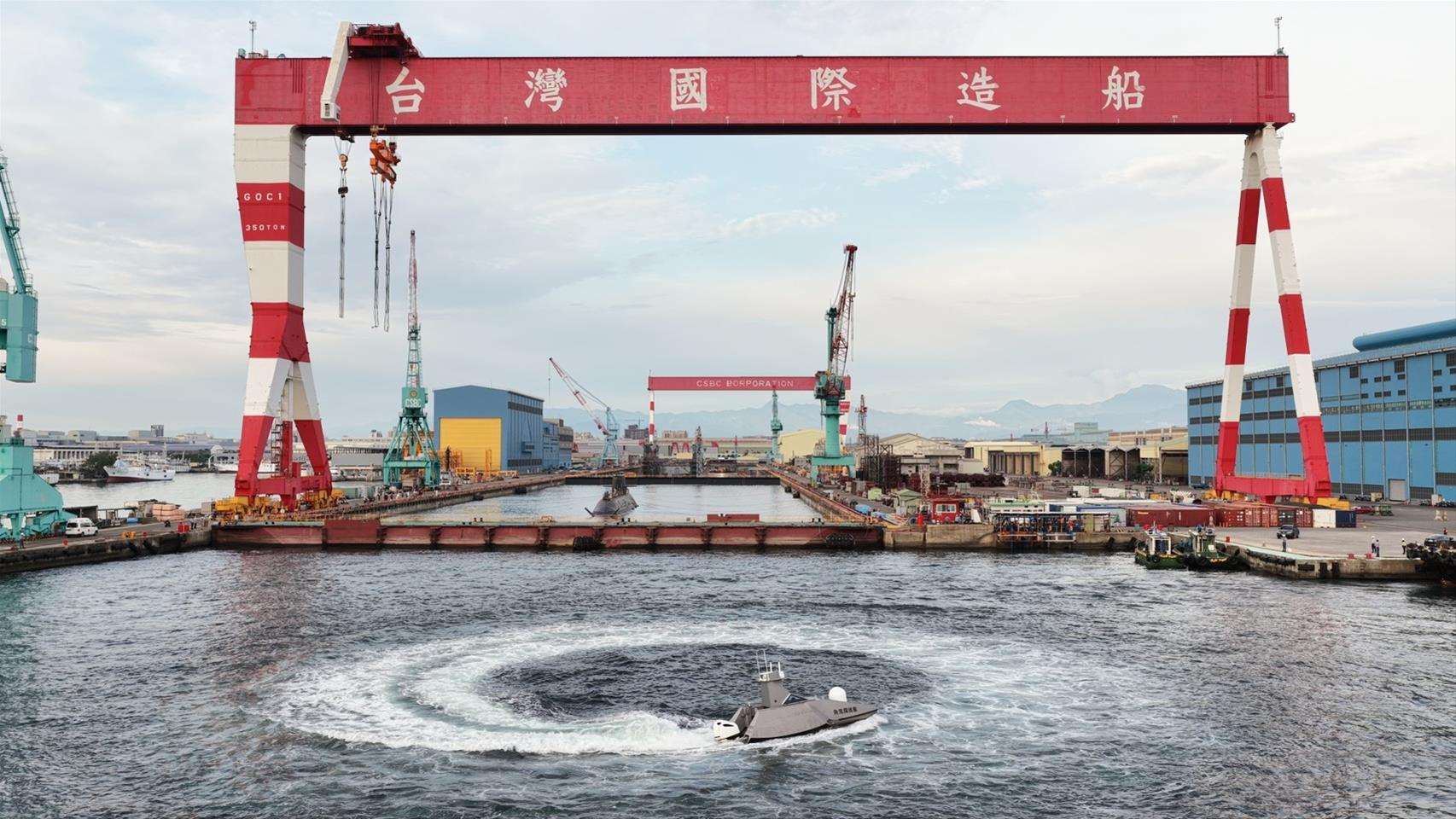 CSBC : Dek Platform Kapal Induk Yushan Menampung 21 Endeavour Manta ...