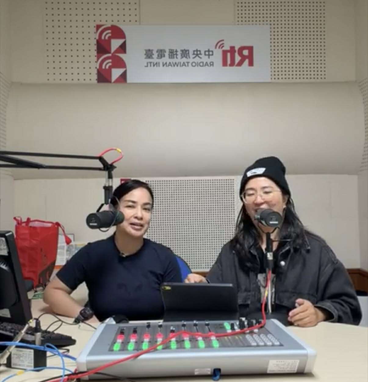 Lesson 169 -Practice of mock test Listening Test of TOCFL part 122 ...